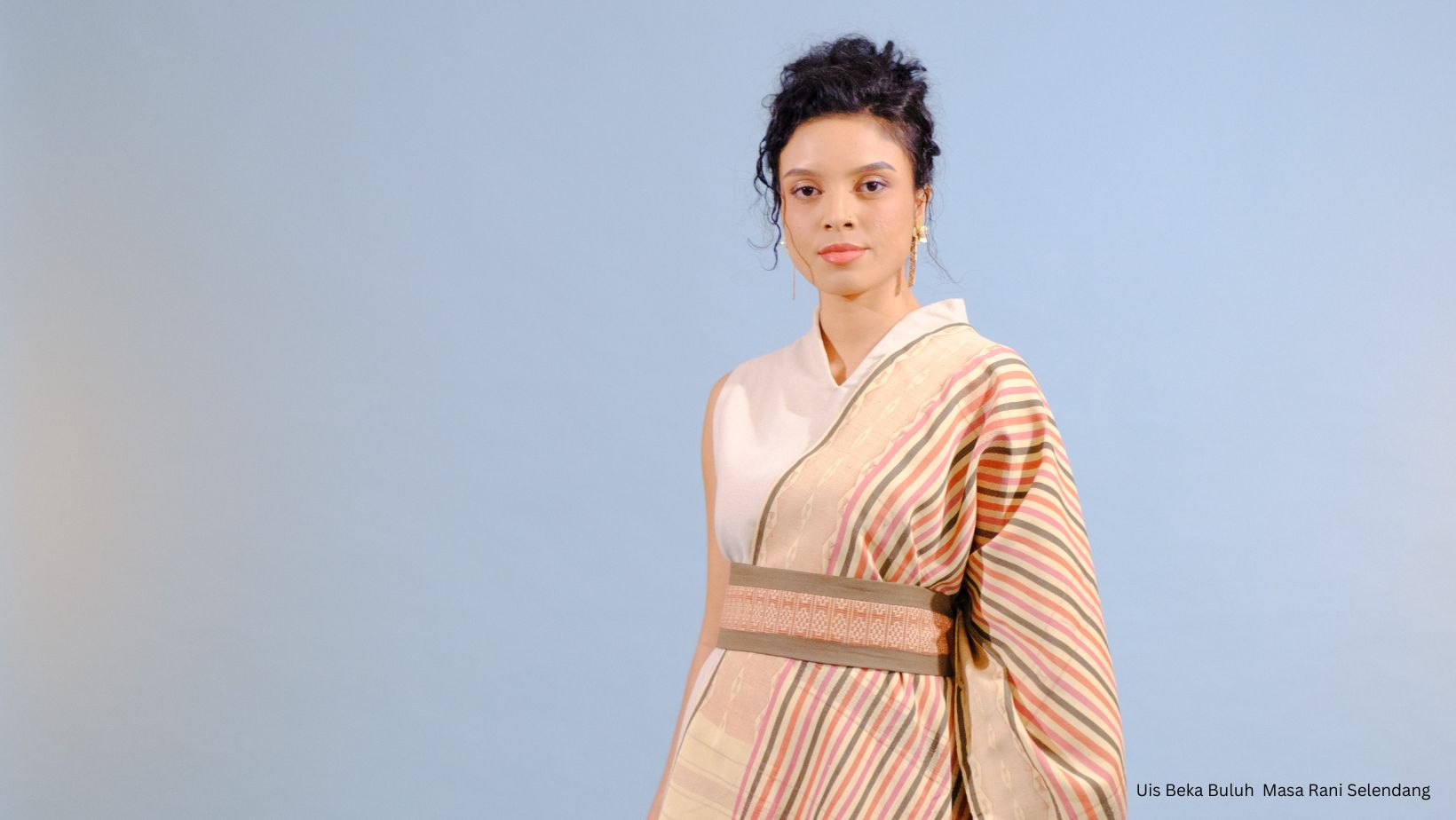 Warna-Warni Hasil Panen Tergambar Indah Lewat koleksi Kain Tenun Uis K ...